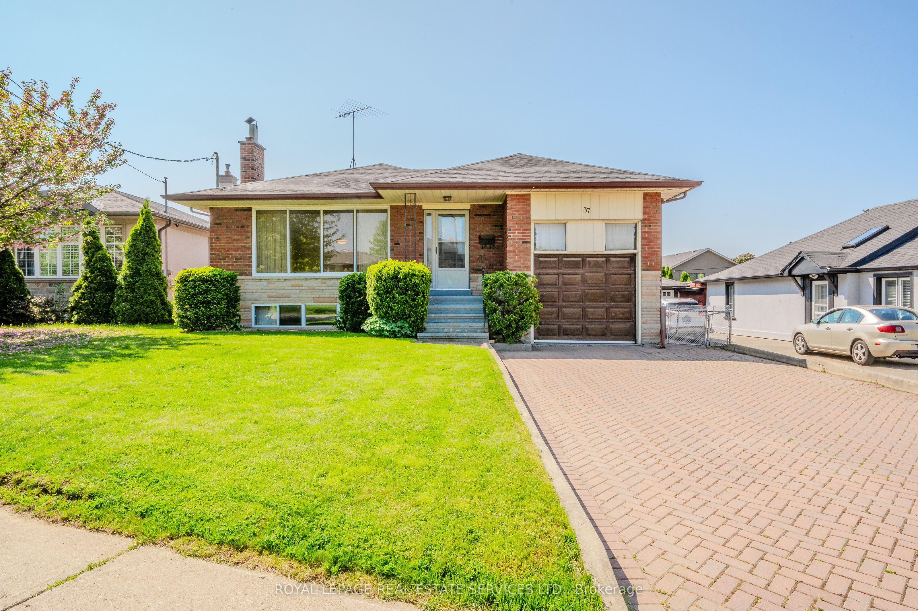 37 Vickson Crt, Etobicoke, Ontario M9B1K5 Sold History | HouseSigma